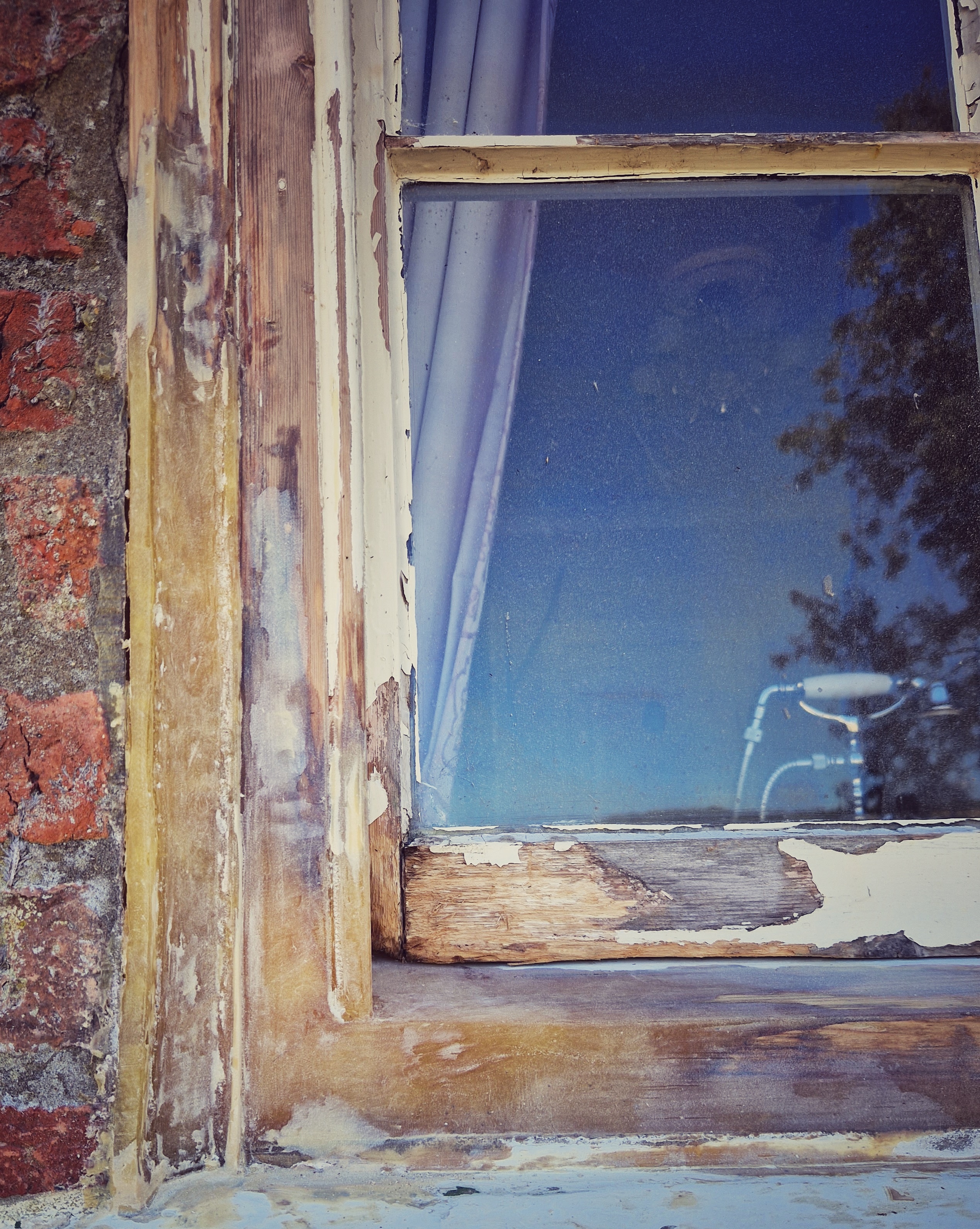 Bathroom window with extensive rot and decay. – Sash Man