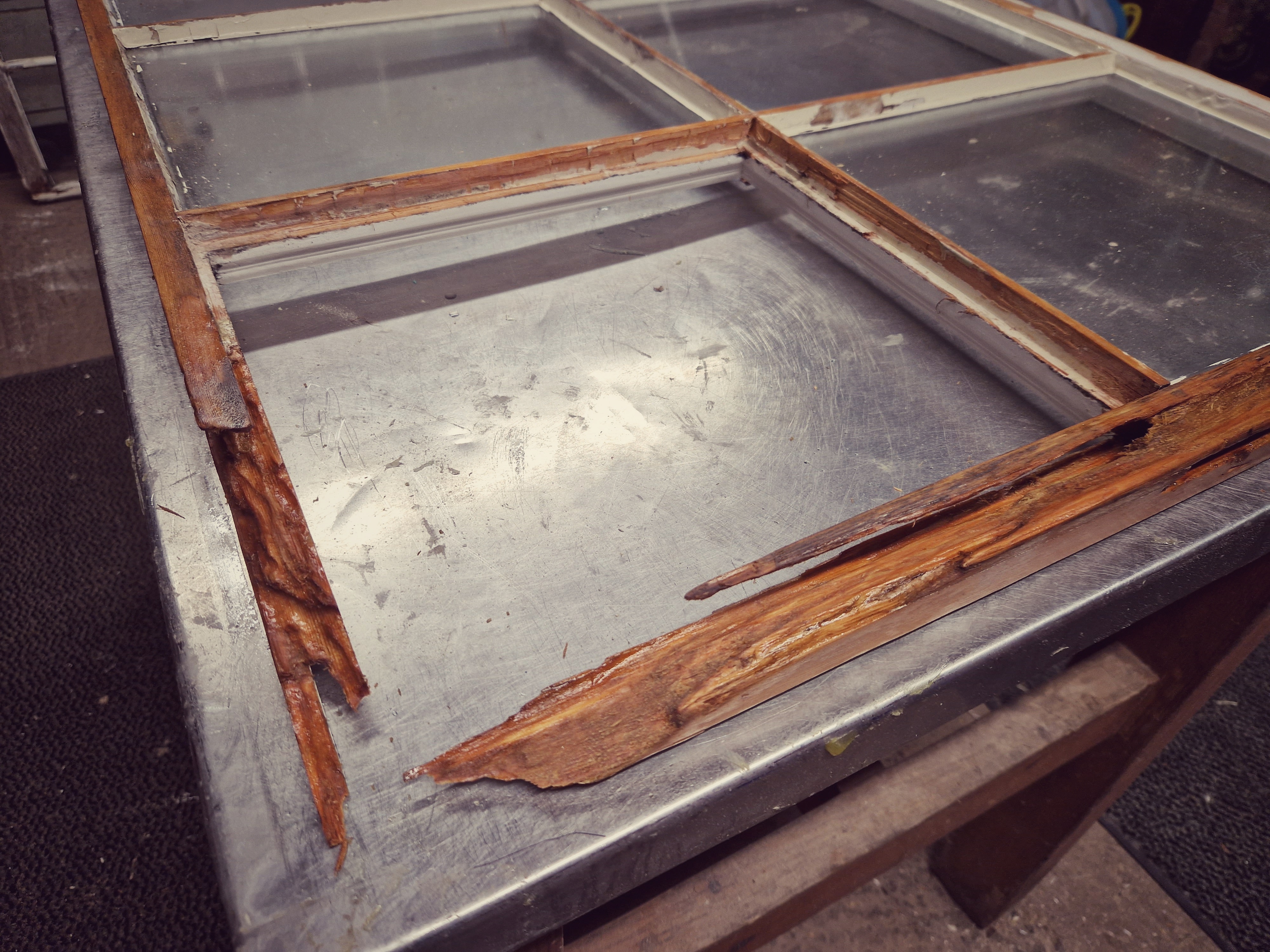 Bathroom window with extensive rot and decay. – Sash Man